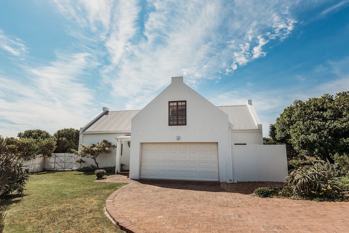 Large Seaside Family Home 2min To Beach - Grotto Bay