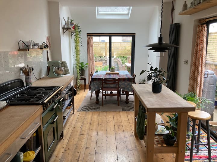 Three Bedroom Victorian House In Cardiff - Cardiff