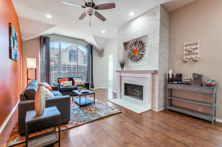 Pet Friendly Guest Favorite Long Term -King Bed - Grand Prairie, TX