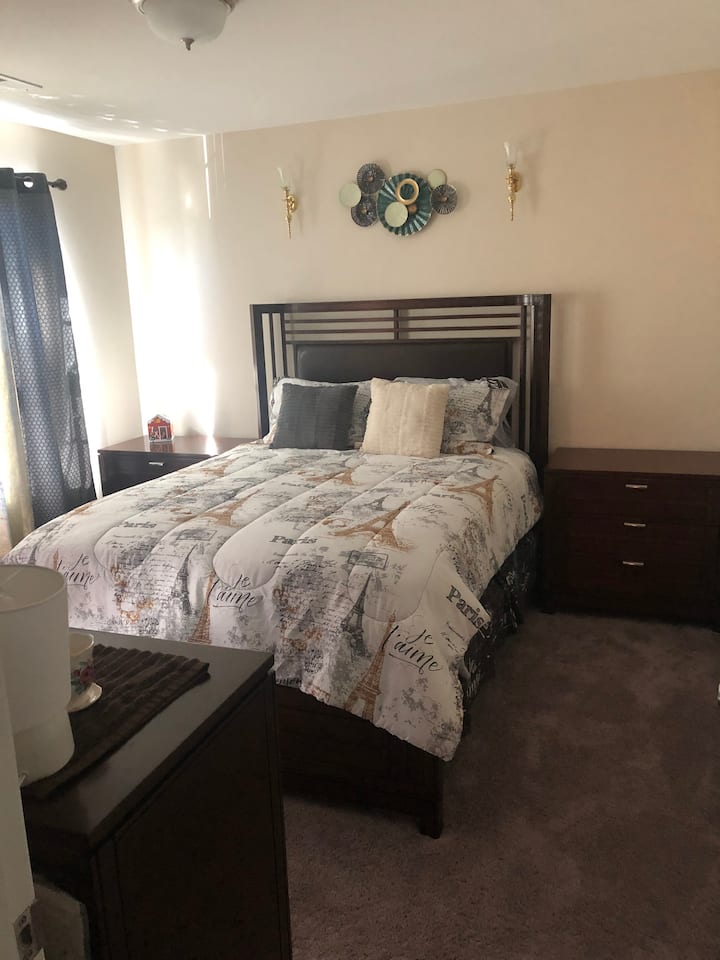 1 Private Bedroom & Fully Loaded Amenities - Greensboro, NC