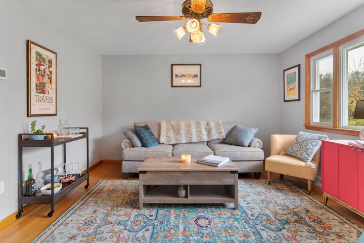 Cozy 3 Bedroom Farm Stay 15 Minutes To Downtown! - Greenwich, NY