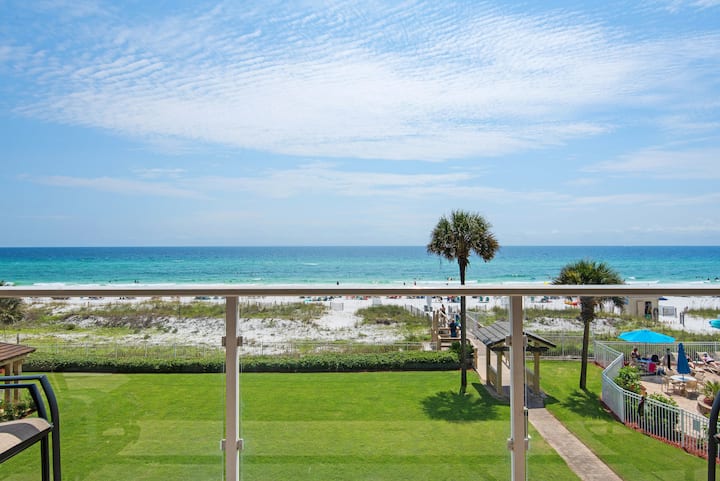 Beachfront: 2nd Floor/ Heated Pool & Hot Tub! - Destin, FL