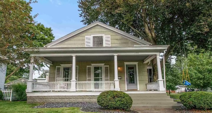 Comfy 2 Bedroom Residential Home Near Downtown - Elkhart, IN
