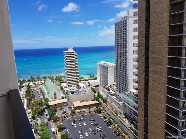 Lovely 1 Bedroom W/ocean View, Ac & Free Parking - Honolulu, HI