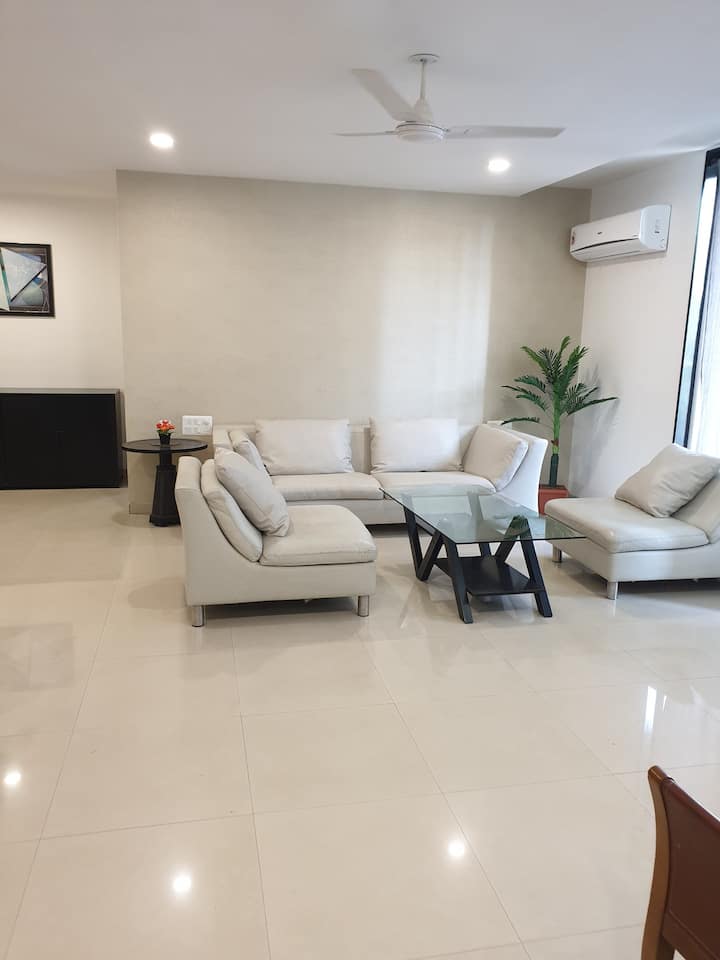 Serene, Luxurious 3bhk Apartment In Malad - Mumbai