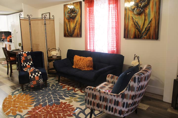Cute, Clean Sanford Cottage - Sanford, FL