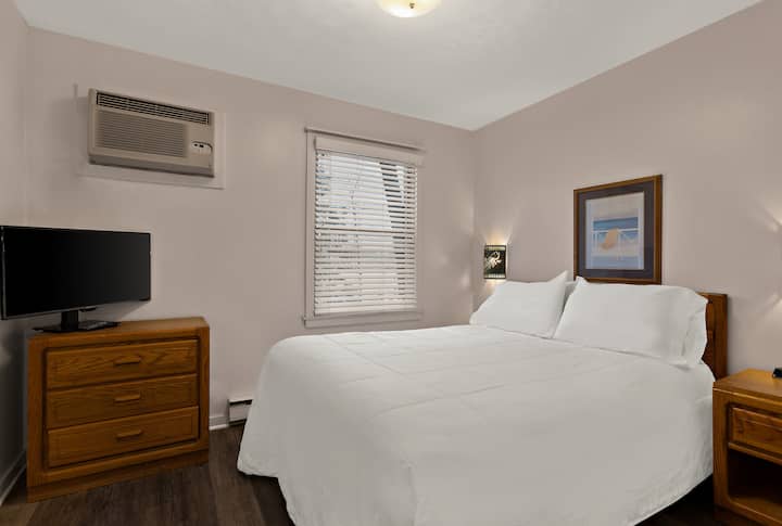 Cozy 1 Bedroom Apartment In Traverse City - Traverse City, MI