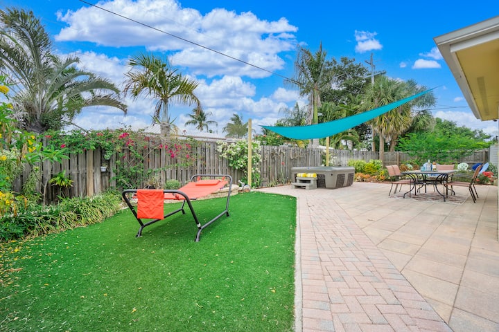 3 Bedroom Home W/hot Tub Close To The Beach - Pompano Beach, FL