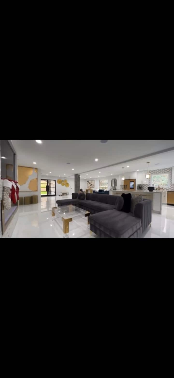 Beautiful Entertainment Home With Capturing Views! - Marietta, GA