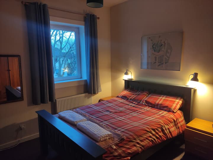 Double Room And Private Bathroom In Cosy House. - Edinburgh