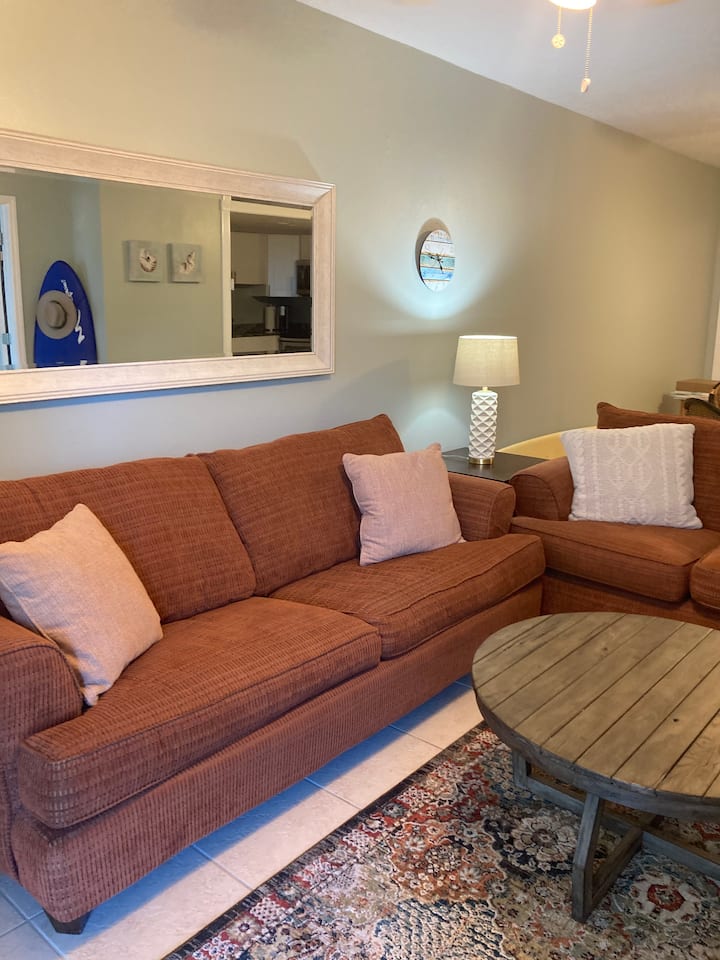 Cozy 1 Bedroom, Oceanfront Condo With Pool! - Cocoa Beach, FL