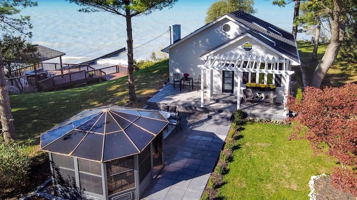 Beachfront 2 Bedroom Cottage On Lake Huron - Sarnia