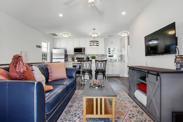 Cutest Little Carriage House In Downtown Savannah! - Savannah, GA