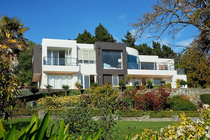 Scarborough House Kaikoura
      On The Peninsula - Kaikōura