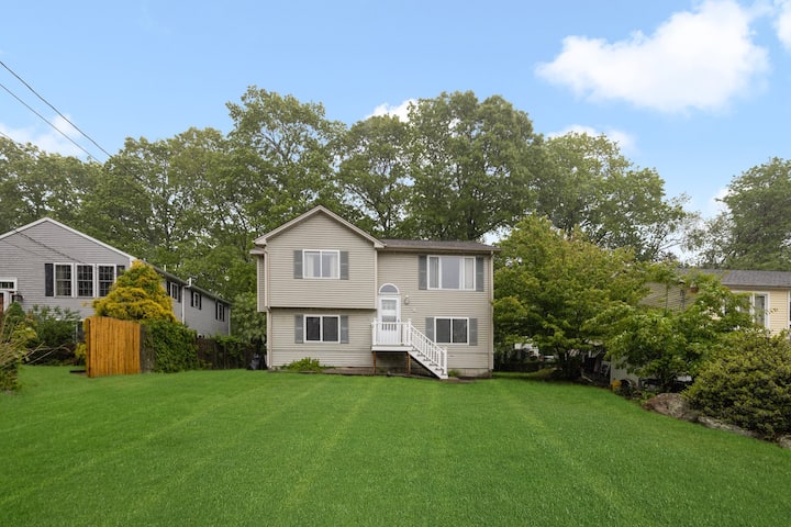 5 Bd - Walk To The Private Beach! - Narragansett, RI