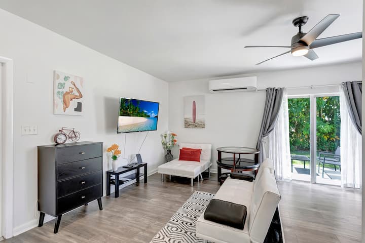 Spacious Studio, Washer/dryer, Back Yard, Bbq - Delray Beach, FL