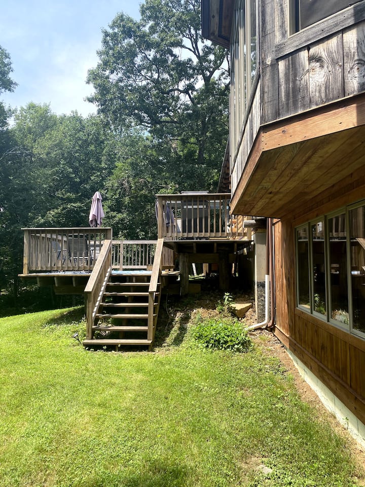 Cabin In The Woods. 2 Or 3 Bedrooms - Lake Hayward, CT