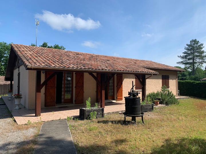 Maison Chaleureuse  Cheminée/jardin 
6/8 Personnes - Landes