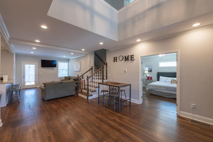 Huge 5br Retreat W27ft Deck & Chef Kitchen 12 Mins From Airport & Benz Stadium - ジョージア州