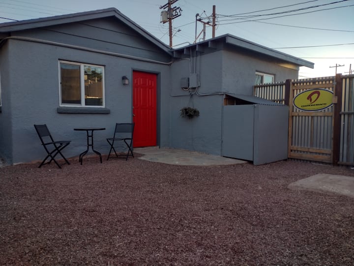 Red Door Getaway - Tucson, AZ