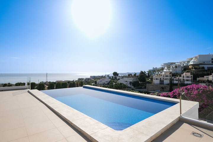 Moderna Villa Con Vistas Panorámicas. - Fuengirola