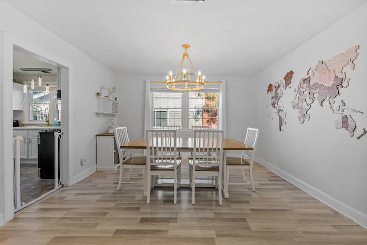 Coastal Modern Cabin - Norfolk, VA