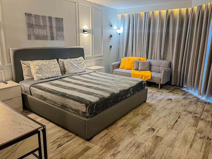 Lovely Studio Near I-drive • King Bed & Sofa Bed - EDC Orlando