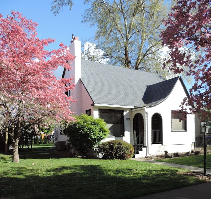 Architect's Charming Retreat - Walla Walla, WA