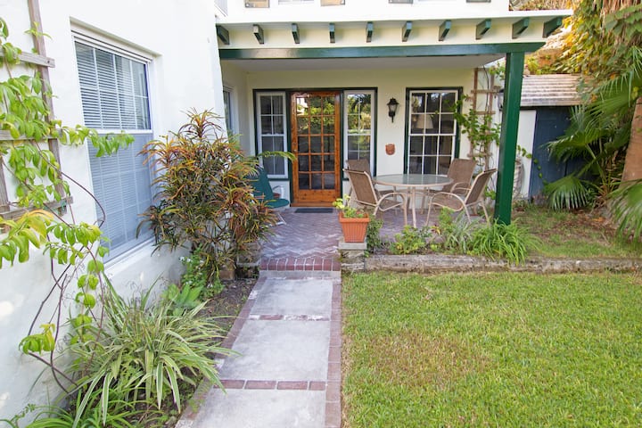 Lovely 2 Bedroom Apartment In A Great Location. - Bermuda