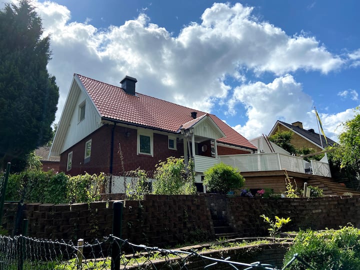 Trevlig Villa Med Trädgård Och Gratis Parkering - Surte