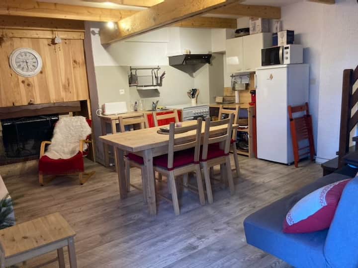 Charmant Chalet Guzet Avec Cheminée, Option Draps - Guzet-Neige