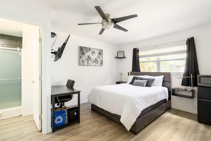 Srq ⍟ New Private Bedroom W/ Bathroom And Pool, ⍟ - Sarasota, FL