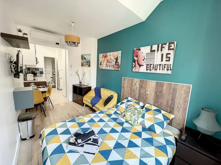 Marseille, Vieux-port ,Opera, Grand  Studio 13001 - Plages de Marseille Prado