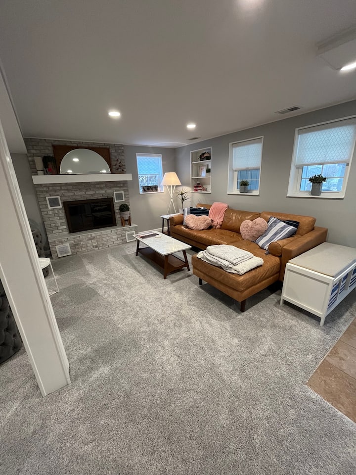 1 Bed & Bath Near Miami's Campus In Updated Home! - 以色列