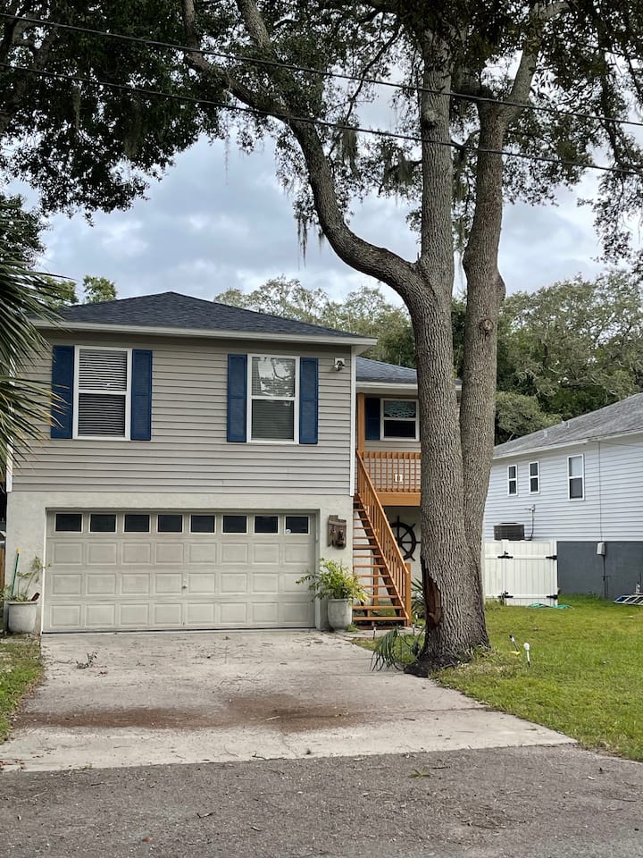 "Relaxing Getaway That Still Feels Like Home" - Tarpon Springs, FL