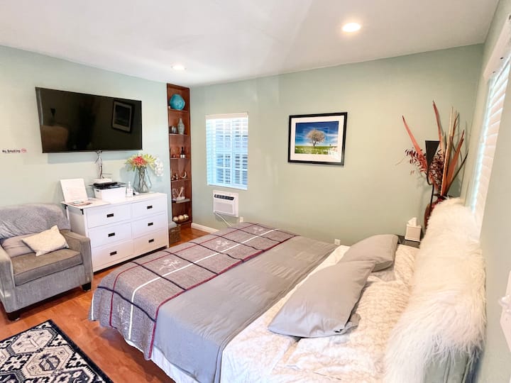 Private Entry Bedroom Near Usc W/ Gated Parking - Los Angeles, CA