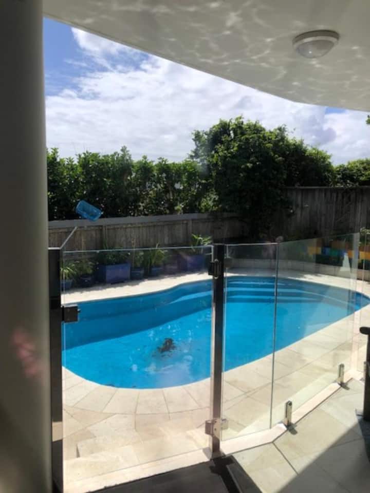 Forster Flat: 
Pets, Pool Table, Swimming Pool - Forster