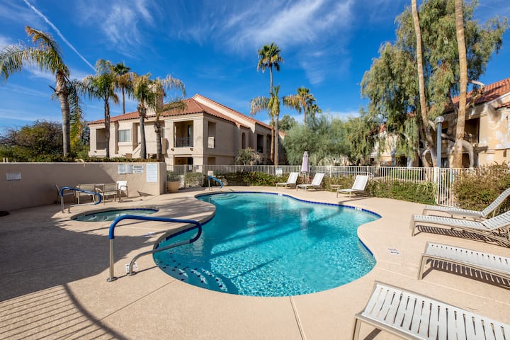 Beautiful Racquet Club Condo ~ Pool Views - Scottsdale, AZ