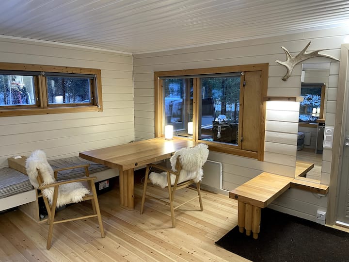 Cosy Little, Well Equipped Cottage By The Lake - Lapland