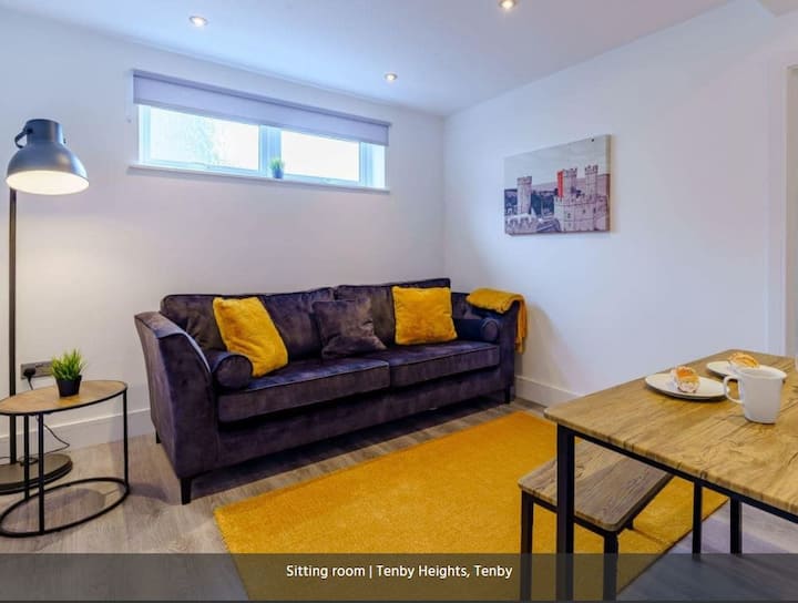 Tenby Town Hideaway With Courtyard And Parking. - Tenby