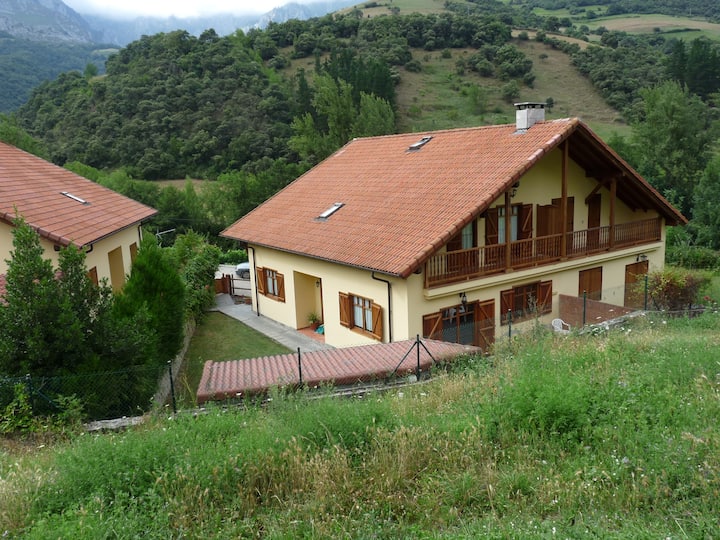 Casa Rural Con Chimenea - Potes