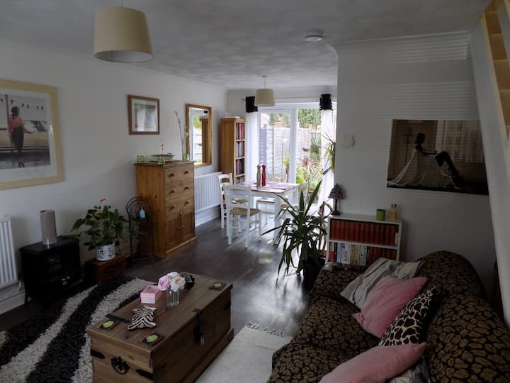 Bright 2 Bedroom Home In A Quiet Location - Portsmouth