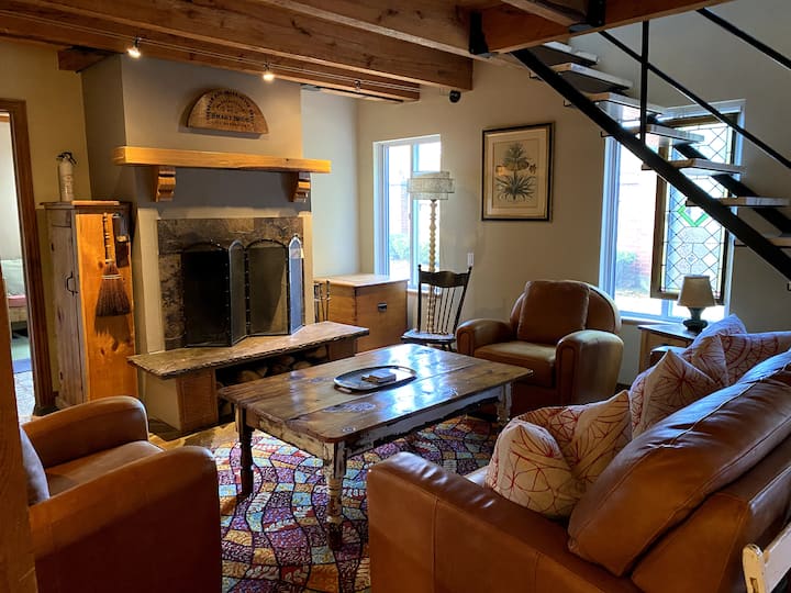 Stone & Wood 4 Bedroom Home With Indoor Fireplace - Collingwood