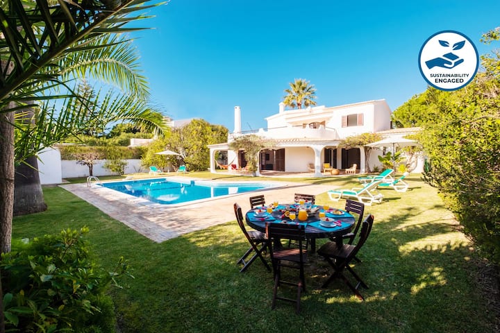 Outstanding Villa,bbq,ac,free Wi-fi & Private Pool - 法魯