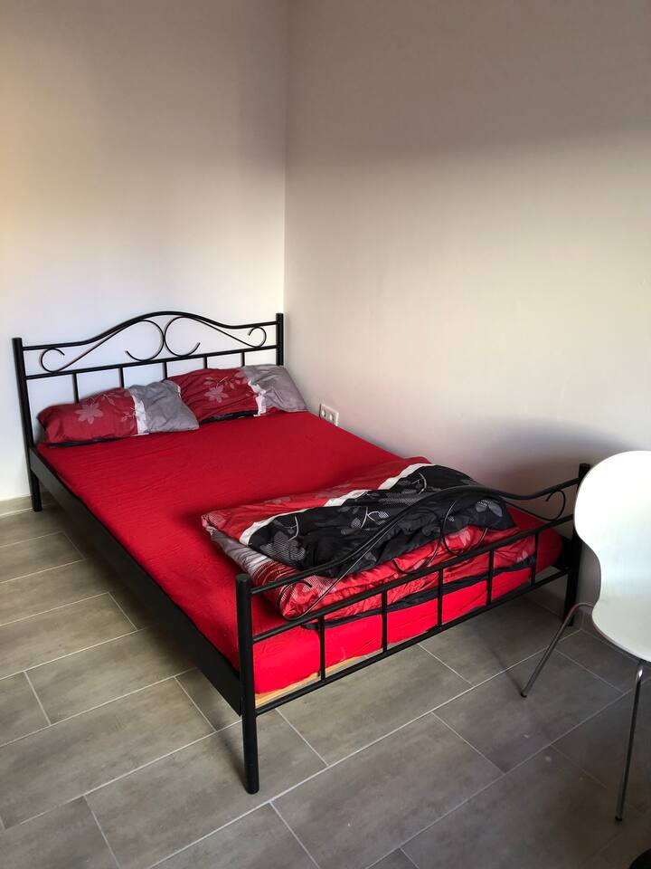 Eine Moderne Möblierte 2 Zimmer Wohnung - Grevenbroich