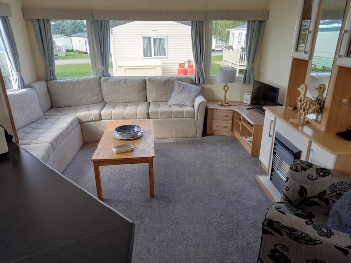 Lovely 2 Bedroom Holiday Home On Manor Park. - Hunstanton