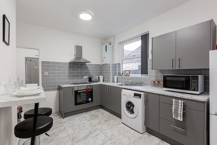 Room #5 - Private Room Near Anfield- 5 Min Walk - Guernesey
