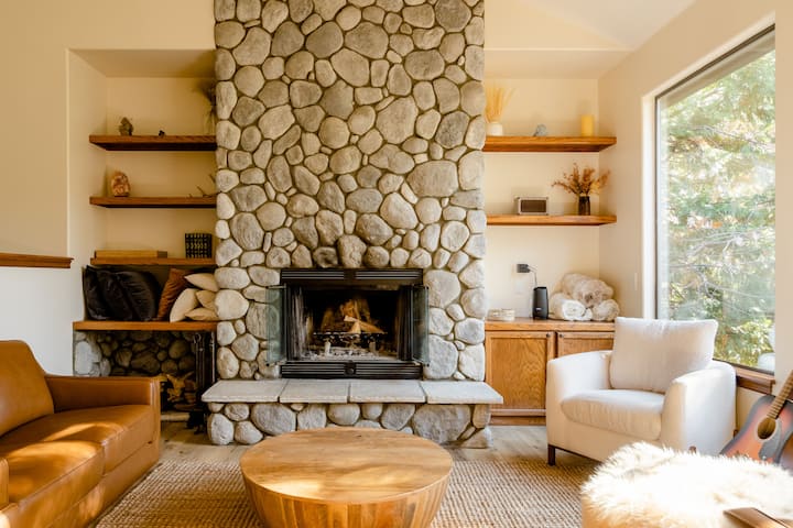 Relaxing Mountain Oasis W/ Panoramic Deck Views - Lake Arrowhead, CA