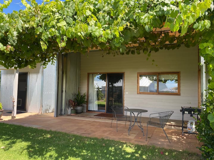 The Shed House - Unique Farm Stay - Yackandandah