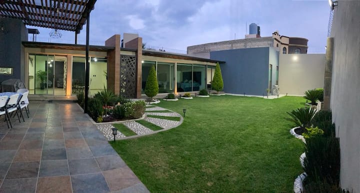 Preciosa Casa Con Amplio Jardín Y Patio Con Asador - Pachuca